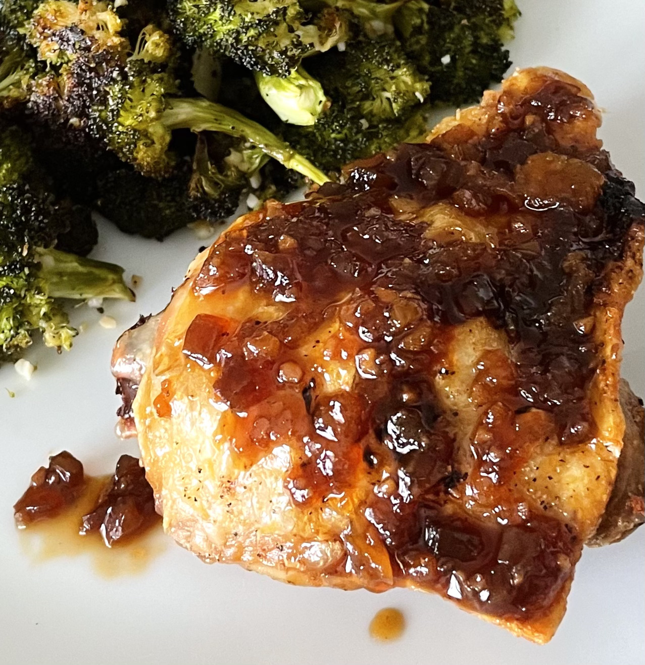 Honey Garlic Glazed Chicken Drumsticks & Thighs - locallyseasoned.net